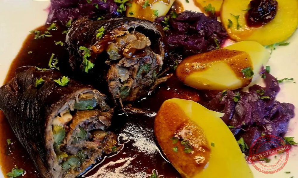 Rinderroulade mit Kartöffelchen, dunkler Soße und Rotkohl – Tortekuchen